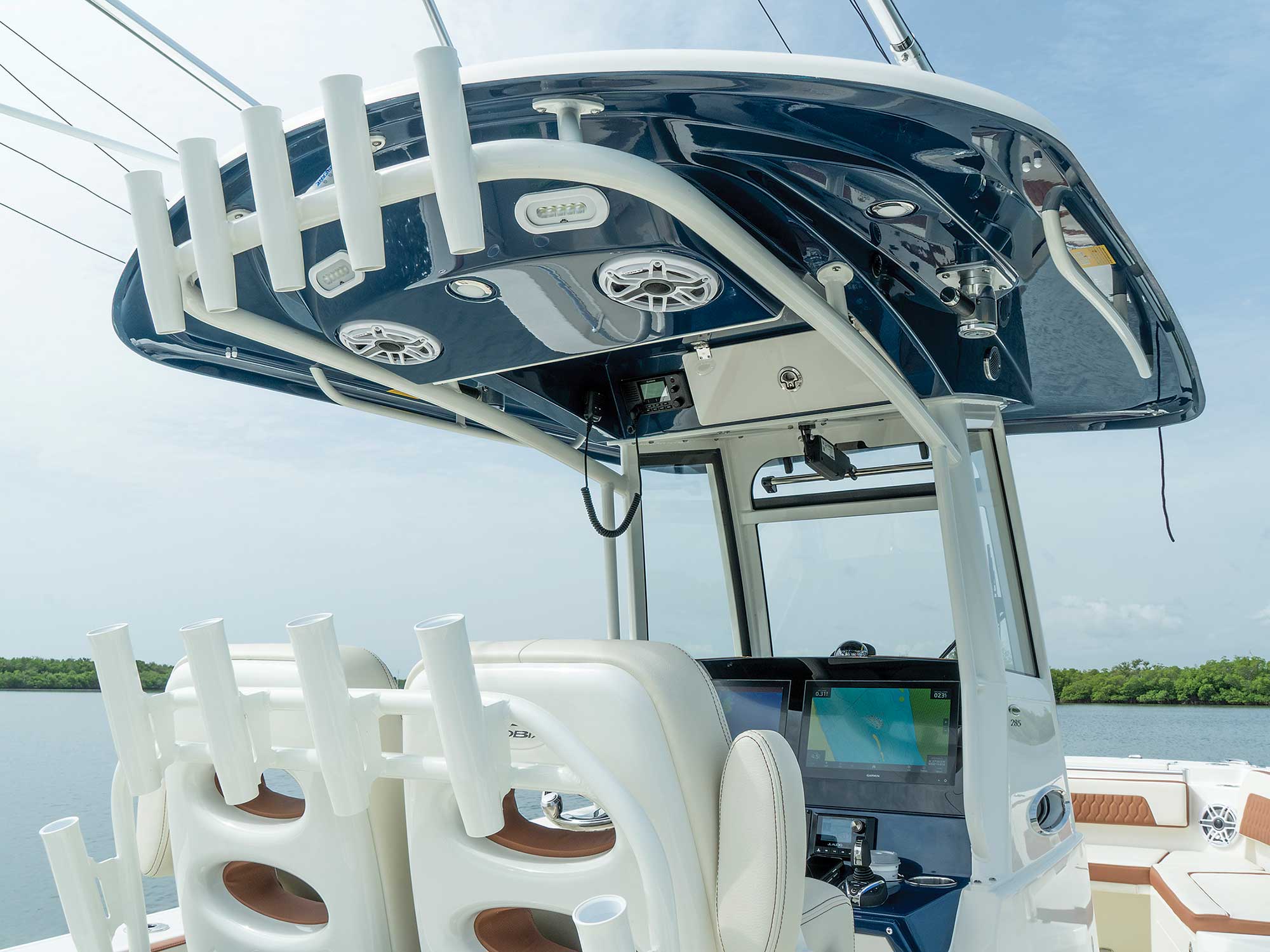 2025 Cobia 285 CC